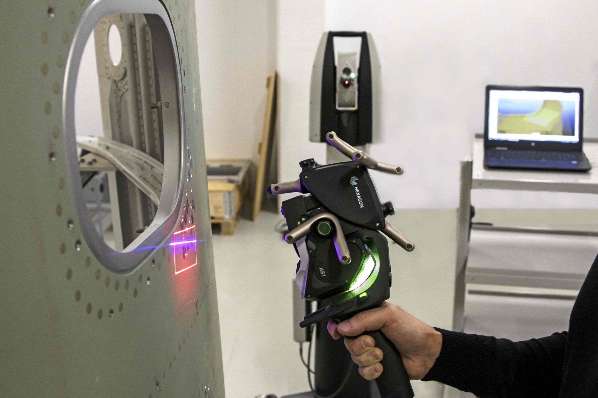 Hexagon signe un scanner laser adapté à l’inspection aéronautique ...