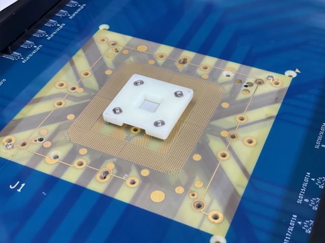 Un nouveau socket de test RF rapide est disponible chez Cotelec ...